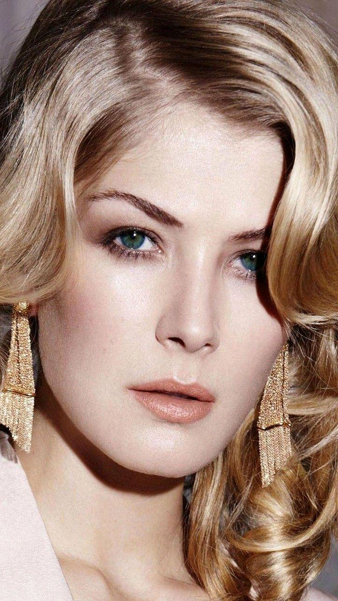 Rosamund Pike Mobile Phone Wallpapers Z Wallpaper